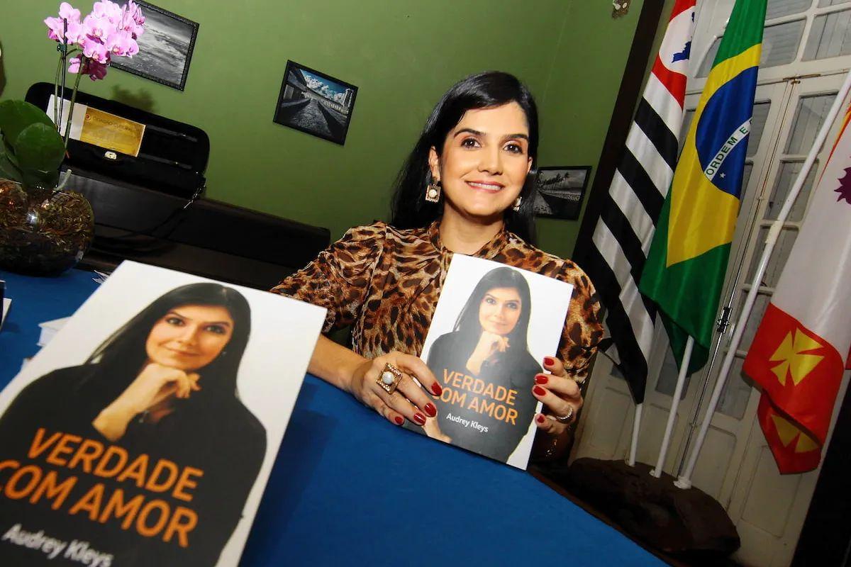 Audrey Kleys lança livro e partilha experiências