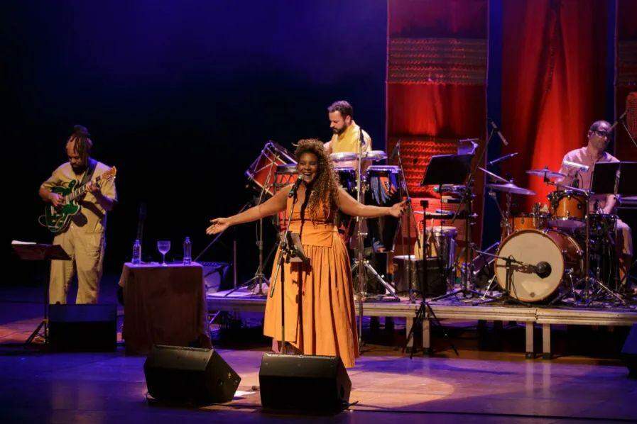 Fernanda Marx traz Flor do Café a Santos
