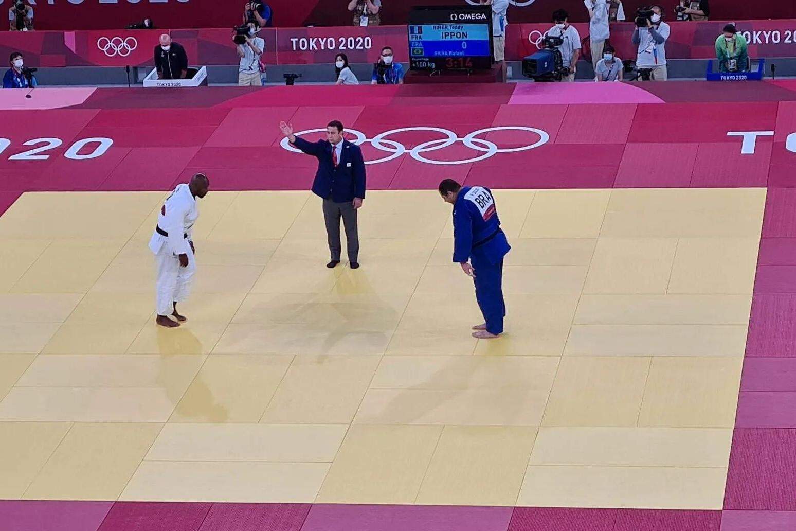 Rafael Silva perde para Teddy Riner em 45 segundos e está fora da Olimpíada