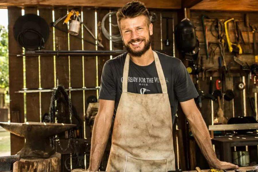 Rodrigo Hilbert faz sucesso ao criar churrasqueira a bafo no 'É de Casa'