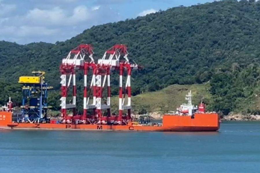 Terminal portuário recebe novo equipamento para movimentação de cargas