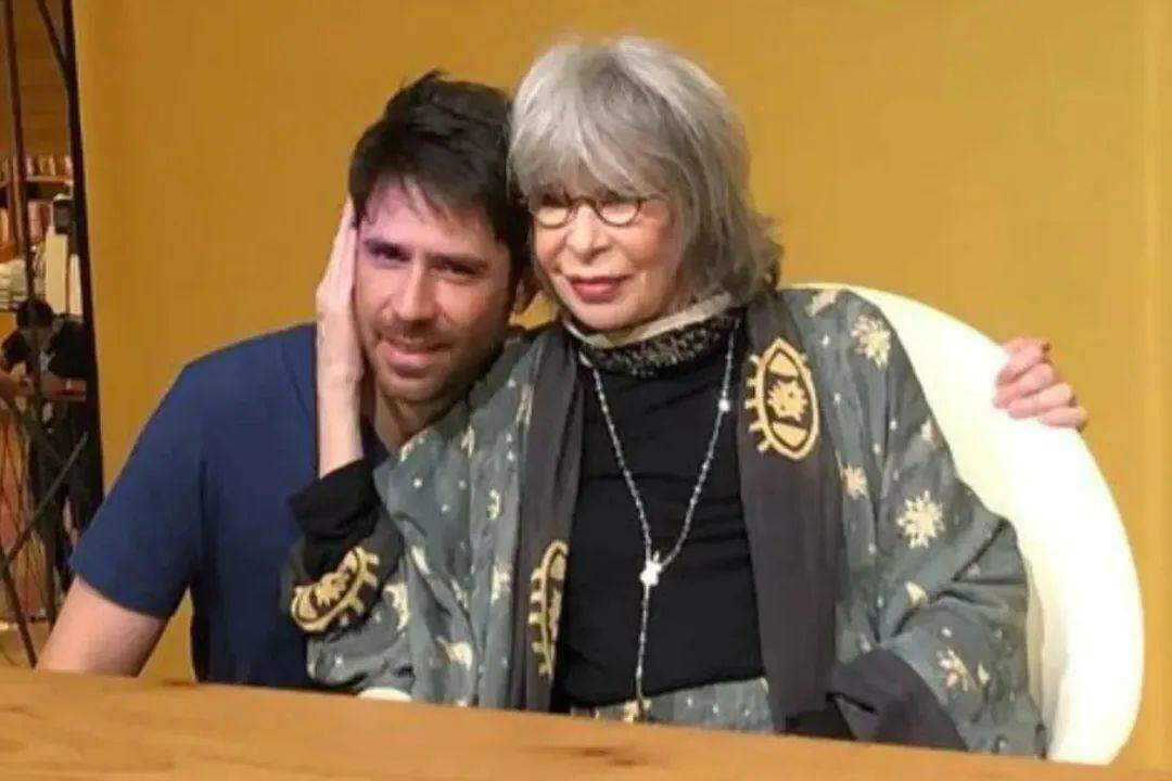Filho de Rita Lee anuncia que criou modelo de voz da mãe por meio de IA ... Filho de Rita Lee anuncia que criou modelo de voz da mãe por meio de IA ...