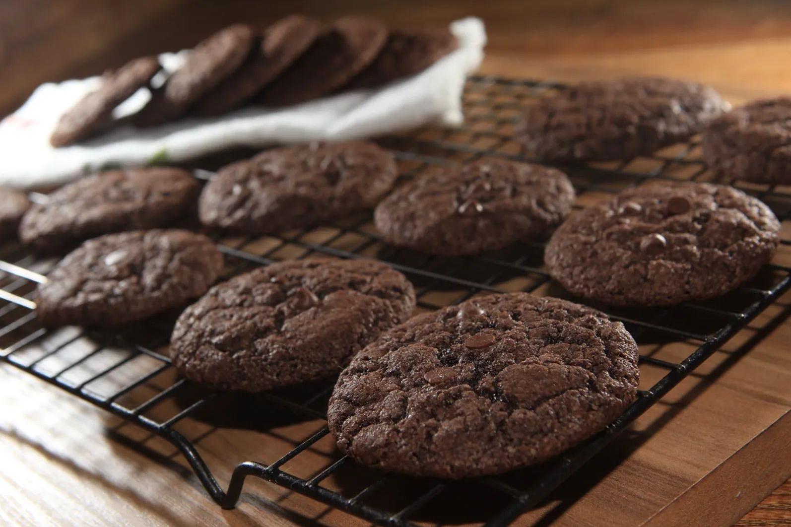 Momento Boa Mesa: Aprenda como fazer cookies de aveia com chocolate
