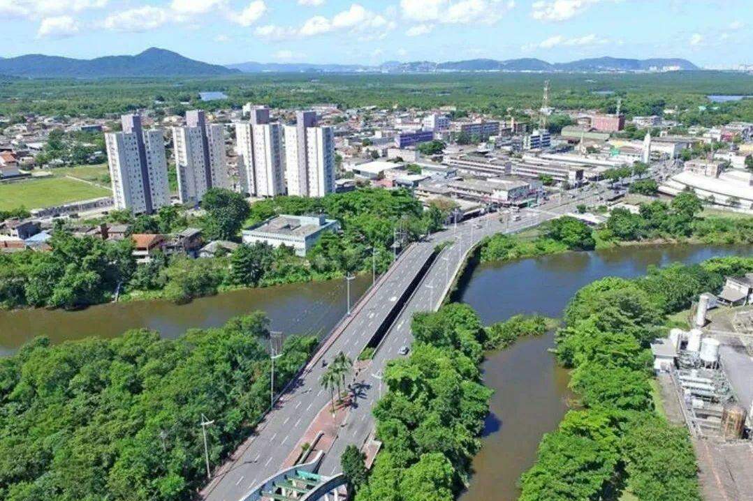 Com salários de até R$ 5 mil, estágios e trainees têm 10.286 vagas no litoral de São Paulo e ...