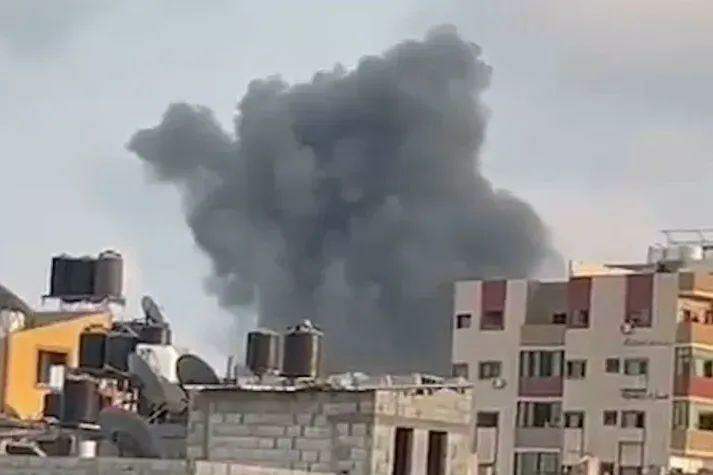 Palestinos sem comida e água lotam sul de Gaza; Egito barra fuga massiva