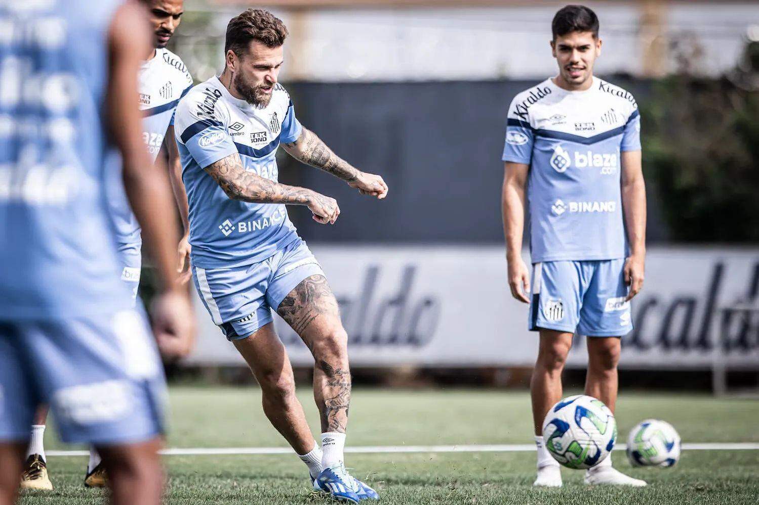 Lucas Lima muda rota, aceita proposta de empréstimo e deve deixar o Santos