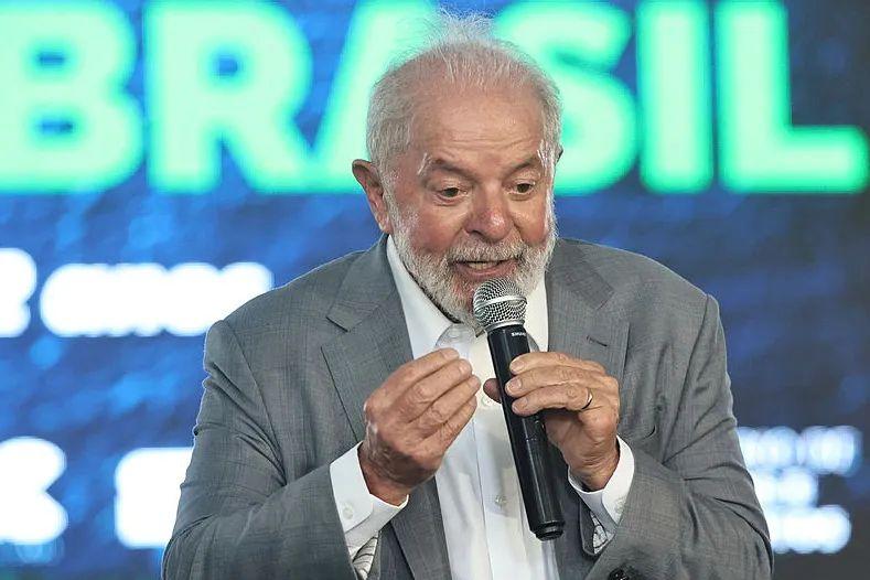 Lula elogia Sarney nos 40 anos do fim da ditadura e diz que 'é preciso ...