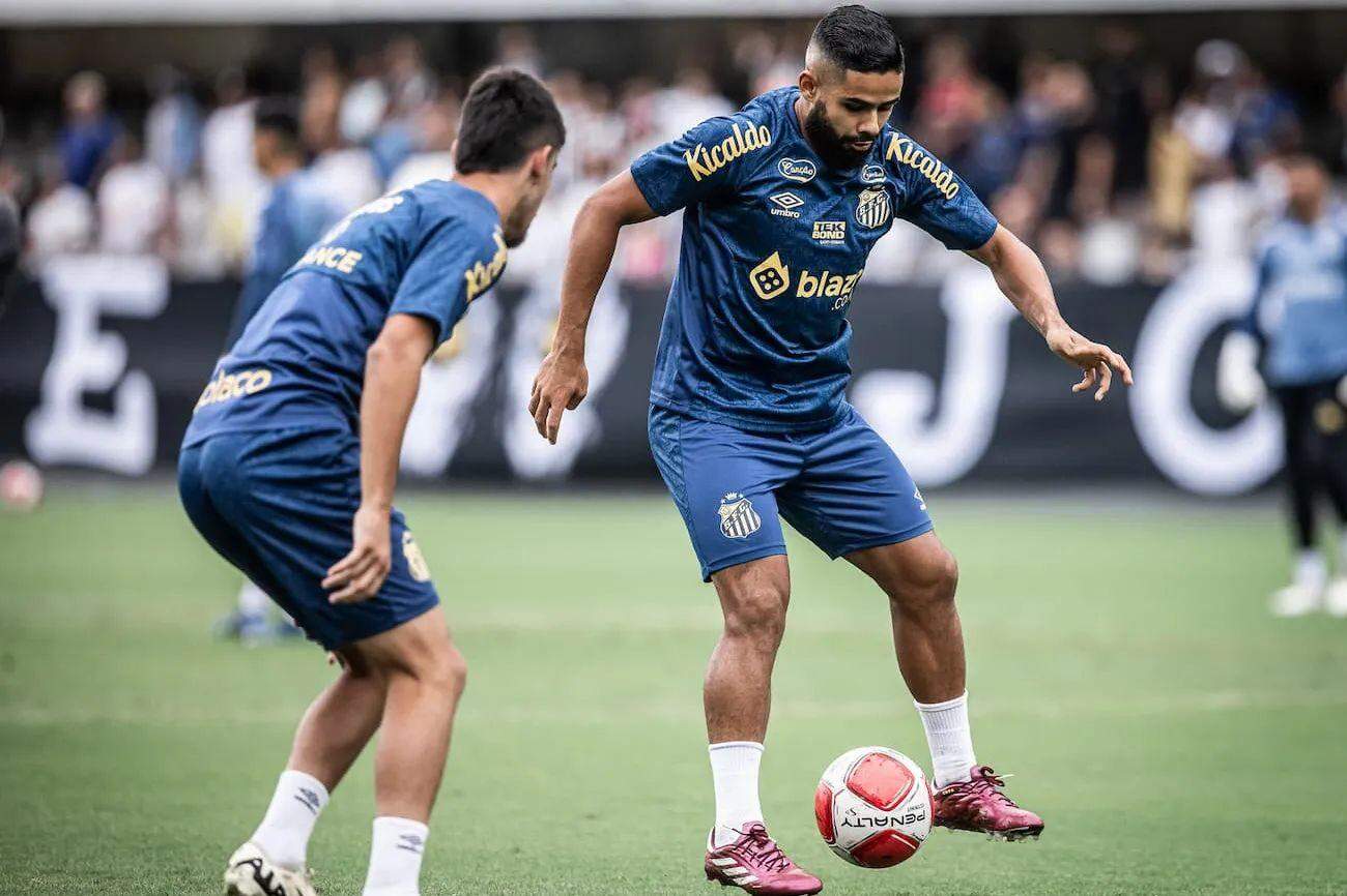 Ciclo do lateral Felipe Jonatan no Santos pode estar chegando ao fim Ciclo do lateral Felipe Jonatan no Santos pode estar chegando ao fim