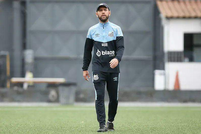 Teixeira admite erro na volta de Kleiton Lima ao Santos, mas quer ir "a ...