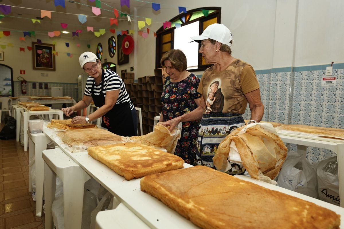 Amor, fé e devoção em forma de bolo marcam Dia de Santo Antônio na ...