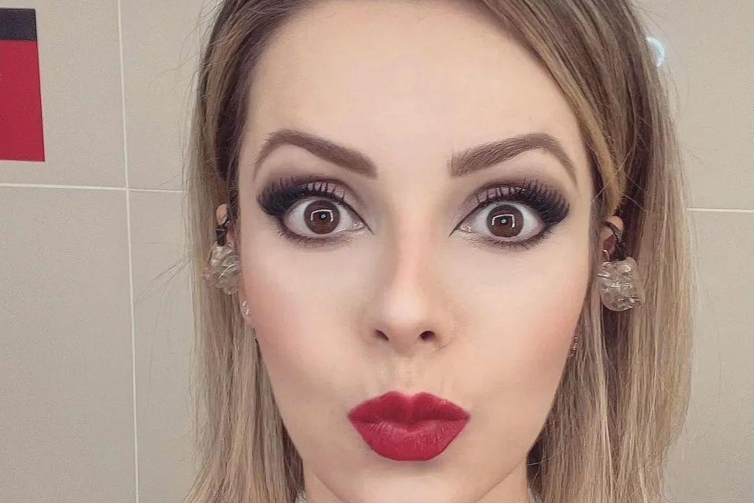 Maquiagem dos famosos: Aprenda como fazer delineado estiloso da Sandy