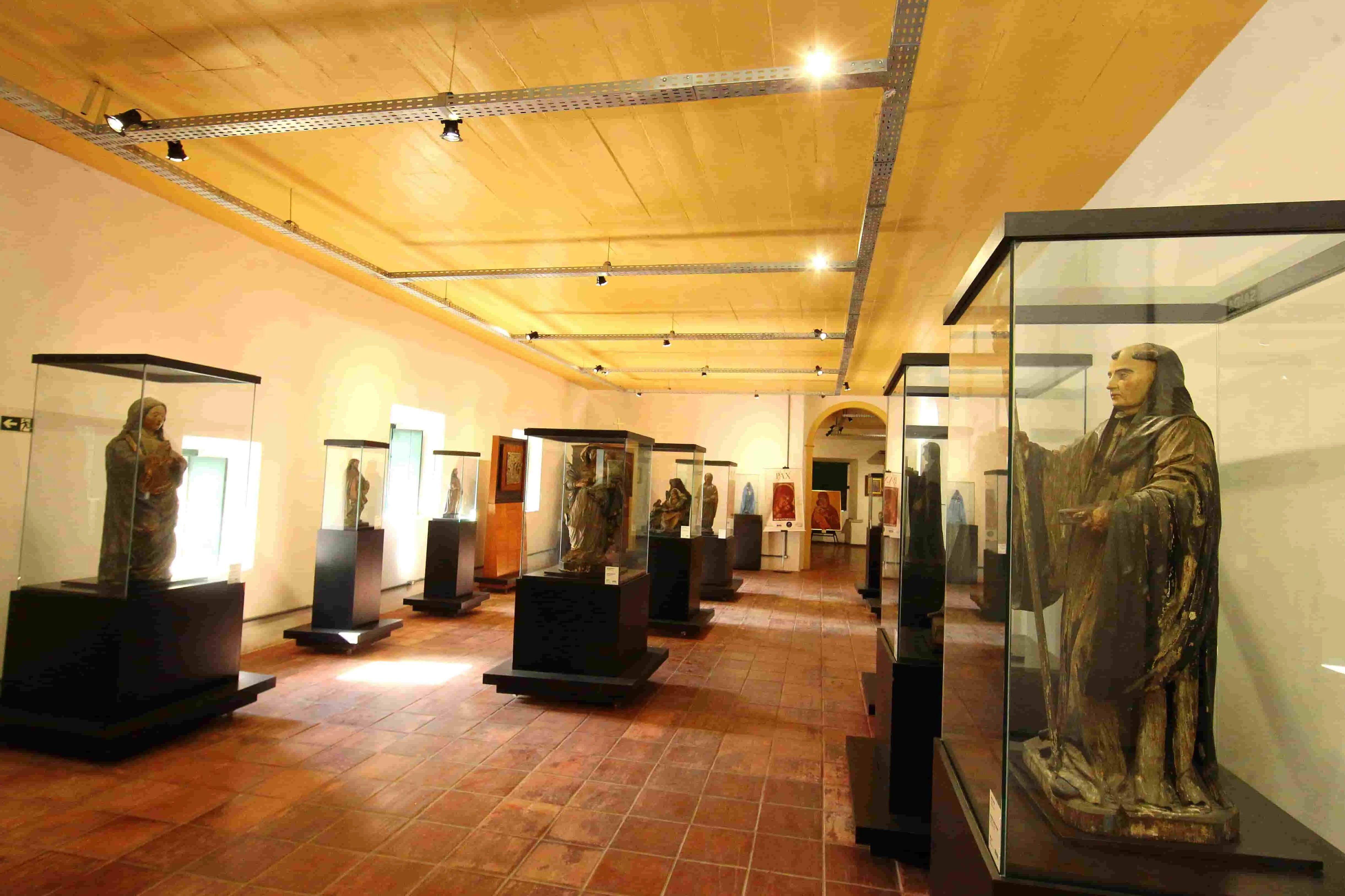 Museu de Arte Sacra de Santos reúne mais de 600 peças históricas e ...